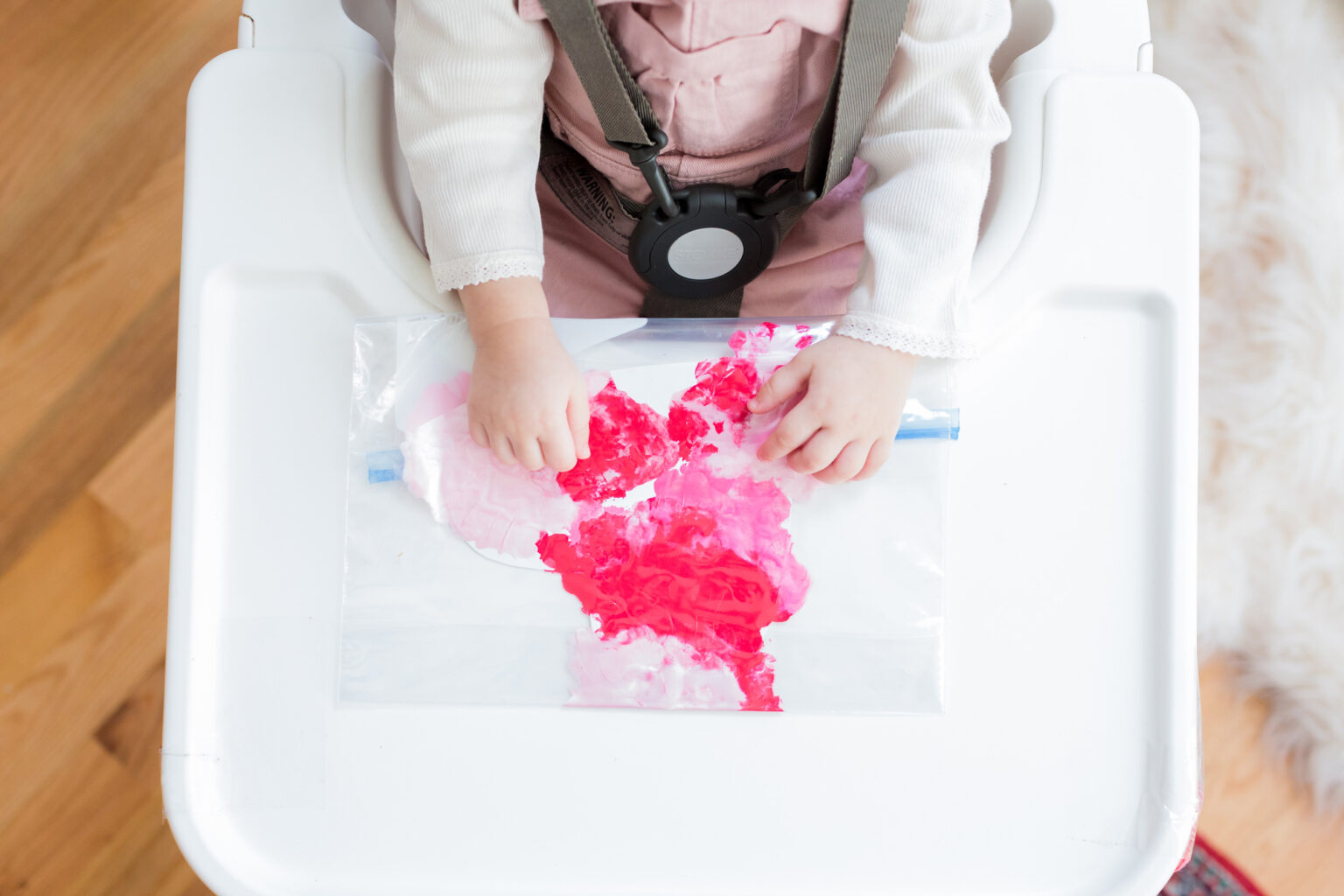 17 Mess-Free Crafts for Toddlers That Moms Will LOVE